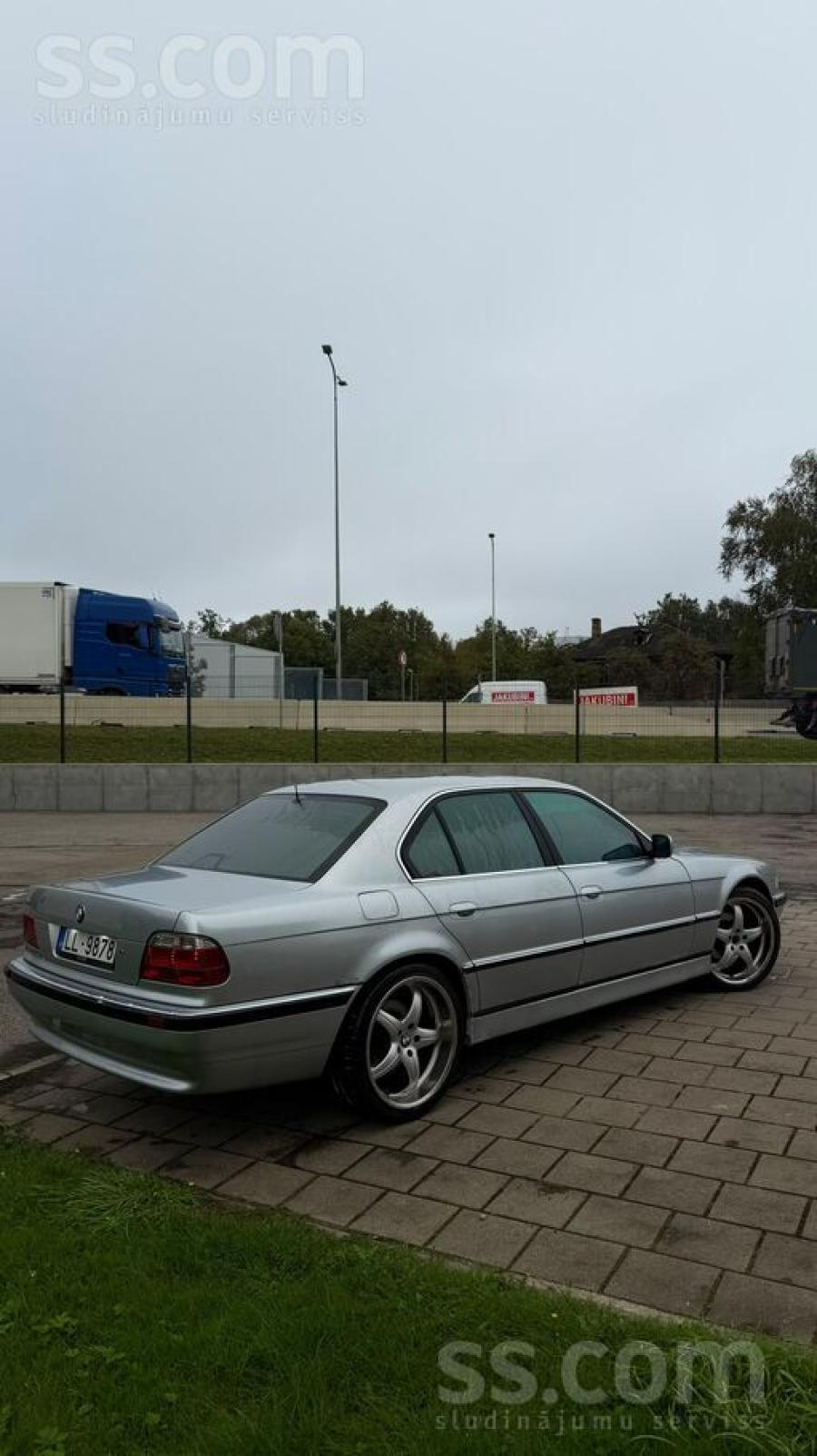 Grey BMW 735 1997 in Riga, with an engine capacity of 3.50 L and mileage of 318 thousand km for 3790 €, photo 5 on AUTOMOTO.COM.LV