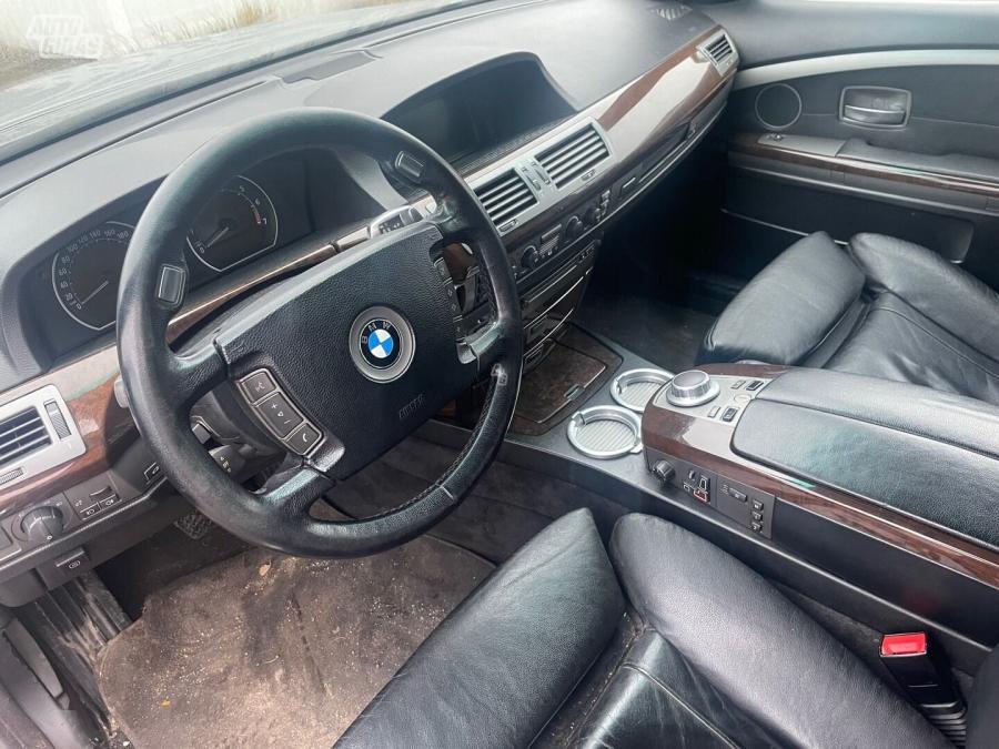 Grey BMW 735 2002 in Panevezys, with an engine capacity of 3.60 L and mileage of 329 thousand km for 1850 €, photo 5 on AUTOMOTO.COM.LV