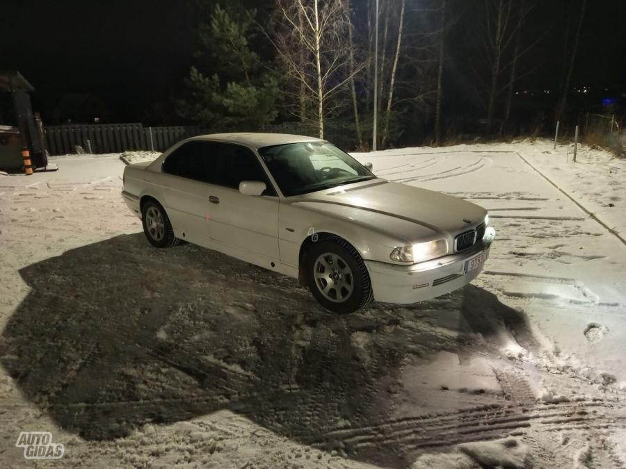 Balts BMW 735 1997 Viļņa, ar dzinēja tilpumu 3.50 L un nobraukumu 295 tūkst. km par 2800 €, foto 1 vietnē AUTOMOTO.COM.LV