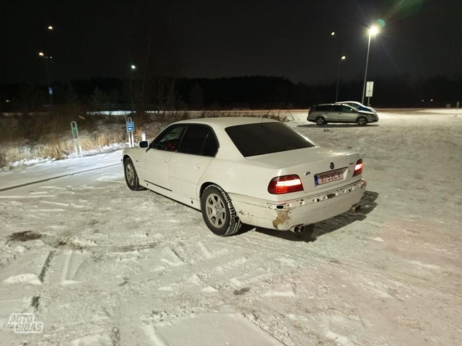 Balts BMW 735 1997 Viļņa, ar dzinēja tilpumu 3.50 L un nobraukumu 295 tūkst. km par 2800 €, foto 6 vietnē AUTOMOTO.COM.LV