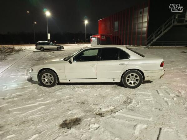 White BMW 735 1997 in Vilnius, with an engine capacity of 3.50 L and mileage of 295 thousand km for 2800 €, photo 7 on AUTOMOTO.COM.LV
