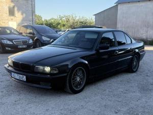 Balts BMW 735 1998 Šauļi, ar dzinēja tilpumu 3.50 L un nobraukumu 377 tūkst. km par 3800 €, foto  vietnē AUTOMOTO.COM.LV
