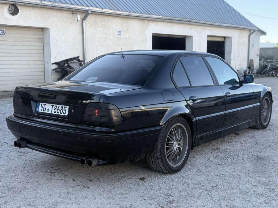 Balts BMW 735 1998 Šauļi, ar dzinēja tilpumu 3.50 L un nobraukumu 377 tūkst. km par 3800 €, foto 4 vietnē AUTOMOTO.COM.LV