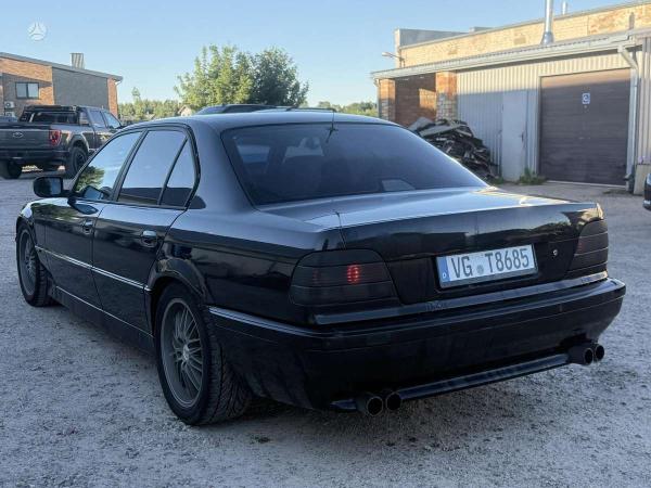 Balts BMW 735 1998 Šauļi, ar dzinēja tilpumu 3.50 L un nobraukumu 377 tūkst. km par 3800 €, foto 5 vietnē AUTOMOTO.COM.LV