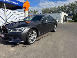 Melns BMW 740 2016 Viļņa, ar dzinēja tilpumu 3.00 L un nobraukumu 380 tūkst. km par 18000 €, foto 3 vietnē AUTOMOTO.COM.LV