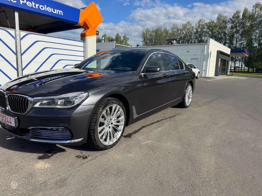 Melns BMW 740 2016 Viļņa, ar dzinēja tilpumu 3.00 L un nobraukumu 380 tūkst. km par 18000 €, foto 3 vietnē AUTOMOTO.COM.LV