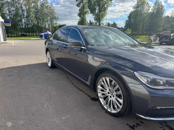 Melns BMW 740 2016 Viļņa, ar dzinēja tilpumu 3.00 L un nobraukumu 380 tūkst. km par 18000 €, foto 5 vietnē AUTOMOTO.COM.LV