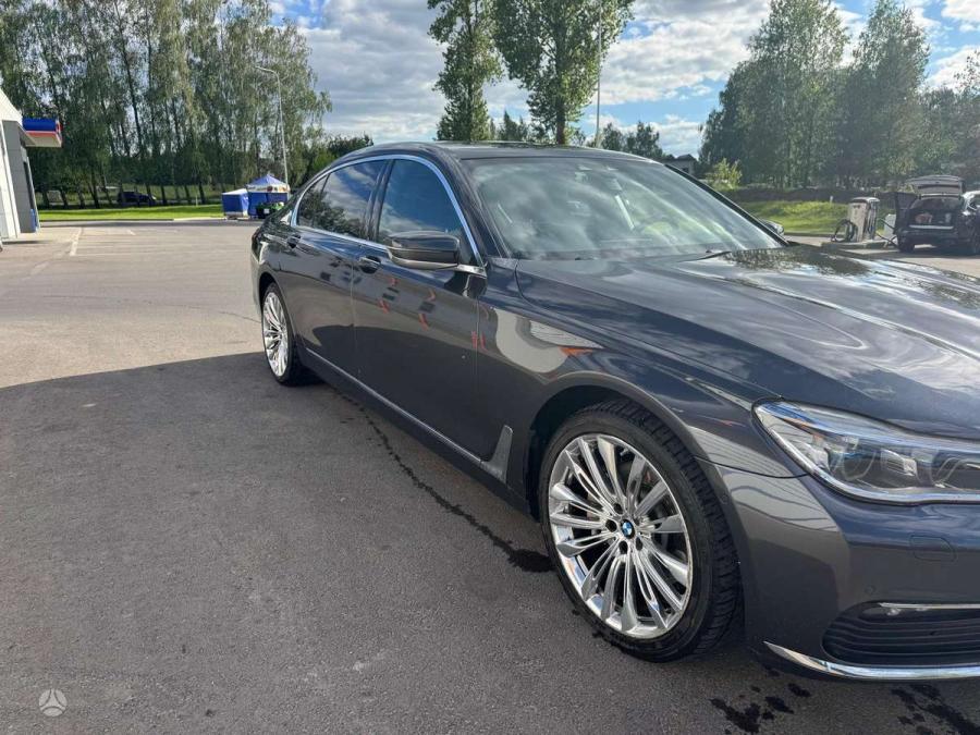 Melns BMW 740 2016 Viļņa, ar dzinēja tilpumu 3.00 L un nobraukumu 380 tūkst. km par 18000 €, foto 6 vietnē AUTOMOTO.COM.LV