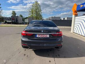 Melns BMW 740 2016 Viļņa, ar dzinēja tilpumu 3.00 L un nobraukumu 380 tūkst. km par 18000 €, foto 7 vietnē AUTOMOTO.COM.LV