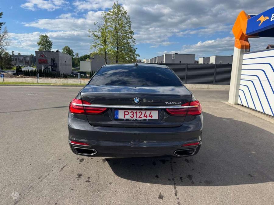 Melns BMW 740 2016 Viļņa, ar dzinēja tilpumu 3.00 L un nobraukumu 380 tūkst. km par 18000 €, foto 7 vietnē AUTOMOTO.COM.LV