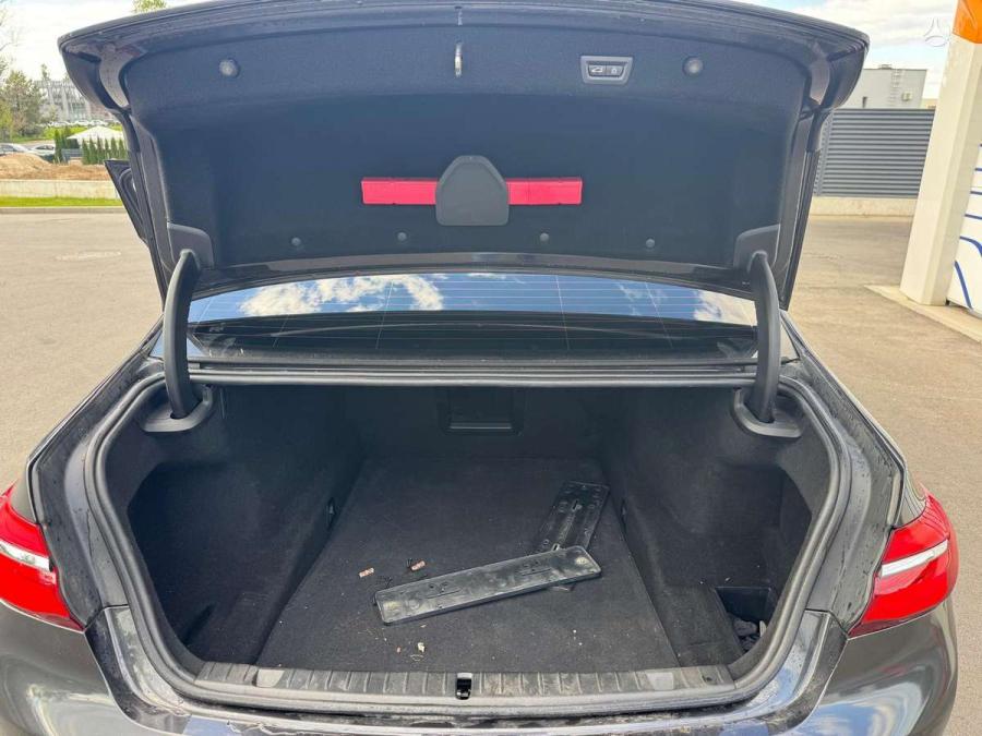 Melns BMW 740 2016 Viļņa, ar dzinēja tilpumu 3.00 L un nobraukumu 380 tūkst. km par 18000 €, foto 8 vietnē AUTOMOTO.COM.LV