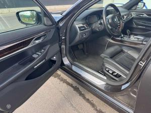 Melns BMW 740 2016 Viļņa, ar dzinēja tilpumu 3.00 L un nobraukumu 380 tūkst. km par 18000 €, foto 12 vietnē AUTOMOTO.COM.LV