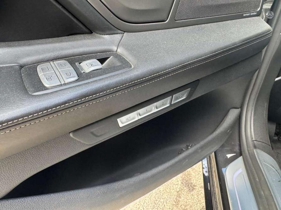 Melns BMW 740 2016 Viļņa, ar dzinēja tilpumu 3.00 L un nobraukumu 380 tūkst. km par 18000 €, foto 16 vietnē AUTOMOTO.COM.LV