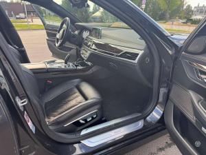 Melns BMW 740 2016 Viļņa, ar dzinēja tilpumu 3.00 L un nobraukumu 380 tūkst. km par 18000 €, foto 17 vietnē AUTOMOTO.COM.LV