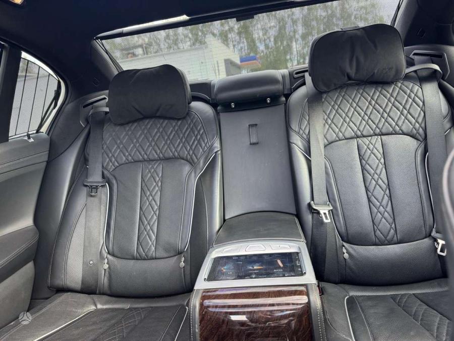 Melns BMW 740 2016 Viļņa, ar dzinēja tilpumu 3.00 L un nobraukumu 380 tūkst. km par 18000 €, foto 20 vietnē AUTOMOTO.COM.LV