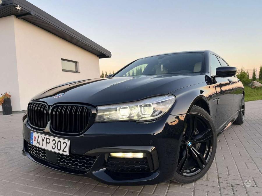 Black BMW 740 2016 in Alytus, with an engine capacity of 3.00 L and mileage of 166 thousand km for 19800 €, photo 3 on AUTOMOTO.COM.LV