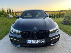 Black BMW 740 2016 in Alytus, with an engine capacity of 3.00 L and mileage of 166 thousand km for 19800 €, photo 5 on AUTOMOTO.COM.LV