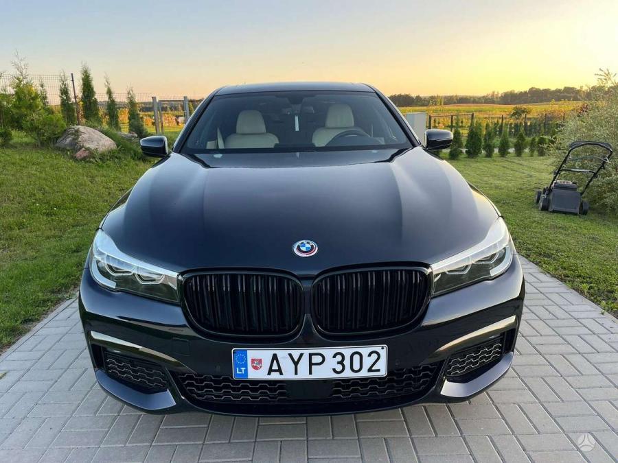 Black BMW 740 2016 in Alytus, with an engine capacity of 3.00 L and mileage of 166 thousand km for 19800 €, photo 5 on AUTOMOTO.COM.LV