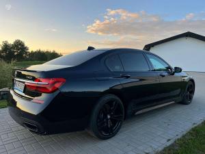 Black BMW 740 2016 in Alytus, with an engine capacity of 3.00 L and mileage of 166 thousand km for 19800 €, photo 8 on AUTOMOTO.COM.LV