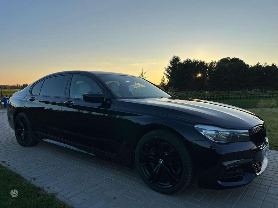 Black BMW 740 2016 in Alytus, with an engine capacity of 3.00 L and mileage of 166 thousand km for 19800 €, photo 9 on AUTOMOTO.COM.LV