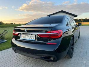 Black BMW 740 2016 in Alytus, with an engine capacity of 3.00 L and mileage of 166 thousand km for 19800 €, photo 13 on AUTOMOTO.COM.LV