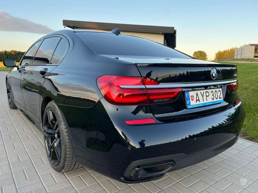 Black BMW 740 2016 in Alytus, with an engine capacity of 3.00 L and mileage of 166 thousand km for 19800 €, photo 14 on AUTOMOTO.COM.LV