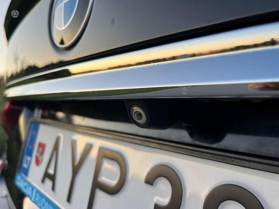 Black BMW 740 2016 in Alytus, with an engine capacity of 3.00 L and mileage of 166 thousand km for 19800 €, photo 16 on AUTOMOTO.COM.LV