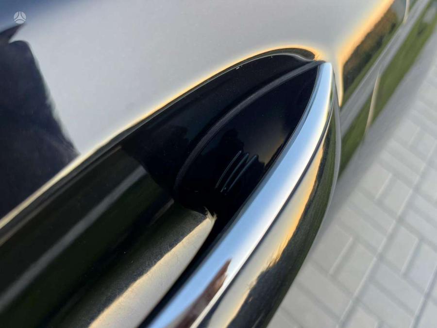 Black BMW 740 2016 in Alytus, with an engine capacity of 3.00 L and mileage of 166 thousand km for 19800 €, photo 18 on AUTOMOTO.COM.LV