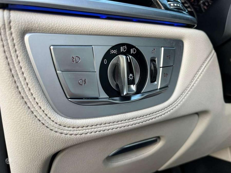 Black BMW 740 2016 in Alytus, with an engine capacity of 3.00 L and mileage of 166 thousand km for 19800 €, photo 20 on AUTOMOTO.COM.LV
