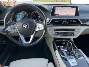 Black BMW 740 2016 in Alytus, with an engine capacity of 3.00 L and mileage of 166 thousand km for 19800 €, photo 25 on AUTOMOTO.COM.LV
