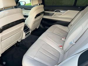 Black BMW 740 2016 in Alytus, with an engine capacity of 3.00 L and mileage of 166 thousand km for 19800 €, photo 27 on AUTOMOTO.COM.LV