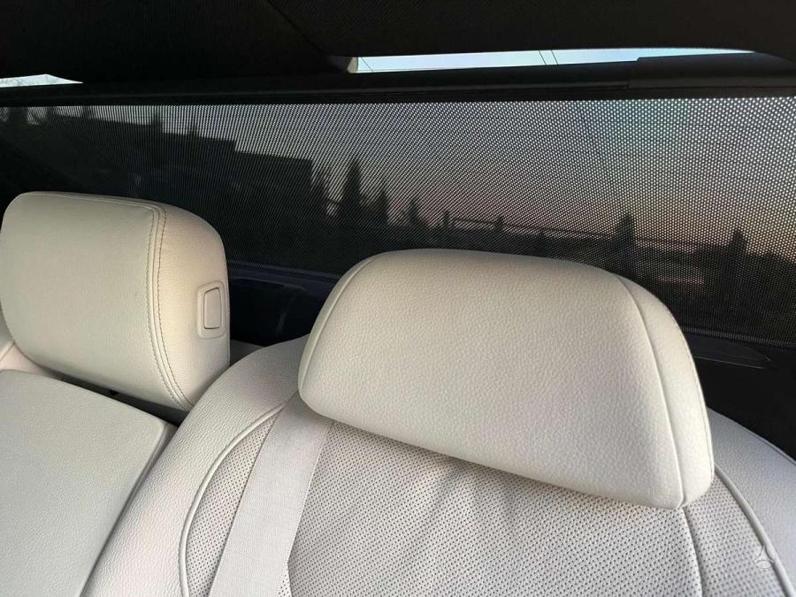 Black BMW 740 2016 in Alytus, with an engine capacity of 3.00 L and mileage of 166 thousand km for 19800 €, photo 28 on AUTOMOTO.COM.LV