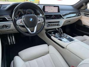 Black BMW 740 2016 in Alytus, with an engine capacity of 3.00 L and mileage of 166 thousand km for 19800 €, photo 29 on AUTOMOTO.COM.LV