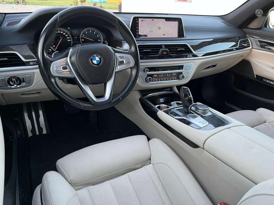 Black BMW 740 2016 in Alytus, with an engine capacity of 3.00 L and mileage of 166 thousand km for 19800 €, photo 29 on AUTOMOTO.COM.LV