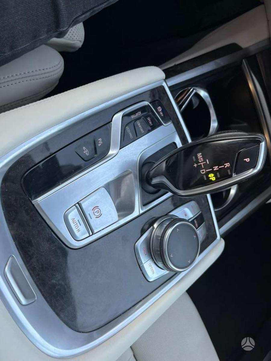 Black BMW 740 2016 in Alytus, with an engine capacity of 3.00 L and mileage of 166 thousand km for 19800 €, photo 32 on AUTOMOTO.COM.LV