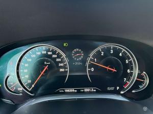 Black BMW 740 2016 in Alytus, with an engine capacity of 3.00 L and mileage of 166 thousand km for 19800 €, photo 34 on AUTOMOTO.COM.LV