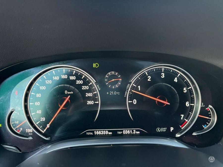 Black BMW 740 2016 in Alytus, with an engine capacity of 3.00 L and mileage of 166 thousand km for 19800 €, photo 34 on AUTOMOTO.COM.LV