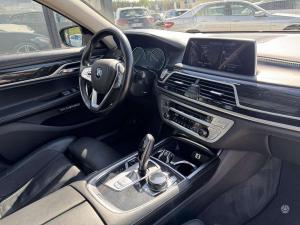 Black BMW 740 2017 in Vilnius, with an engine capacity of 3.00 L and mileage of 188 thousand km for 20750 €, photo 17 on AUTOMOTO.COM.LV