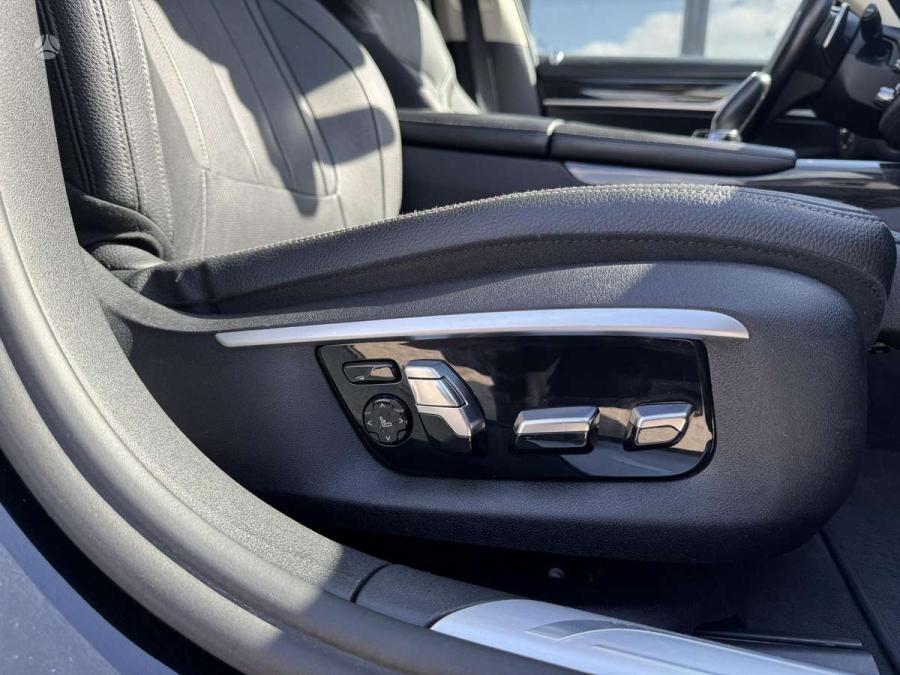 Black BMW 740 2017 in Vilnius, with an engine capacity of 3.00 L and mileage of 188 thousand km for 20750 €, photo 25 on AUTOMOTO.COM.LV