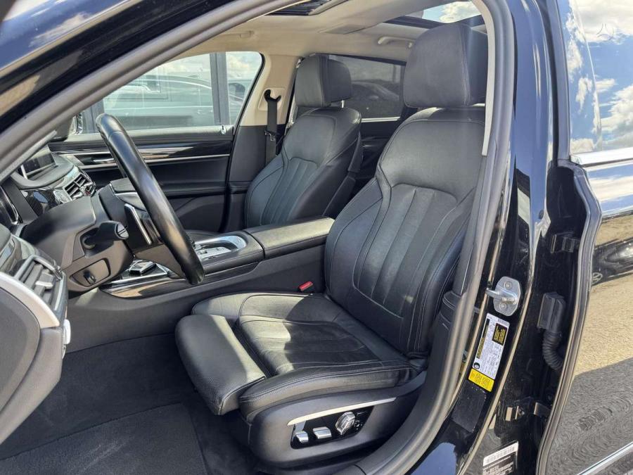Melns BMW 740 2017 Viļņa, ar dzinēja tilpumu 3.00 L un nobraukumu 188 tūkst. km par 20350 €, foto 10 vietnē AUTOMOTO.COM.LV