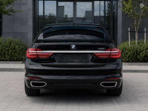 Black BMW 740 2017 in Vilnius, with an engine capacity of 3.00 L and mileage of 188 thousand km for 19350 €, photo 5 on AUTOMOTO.COM.LV