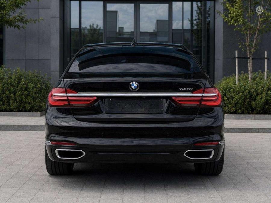 Black BMW 740 2017 in Vilnius, with an engine capacity of 3.00 L and mileage of 188 thousand km for 19350 €, photo 5 on AUTOMOTO.COM.LV