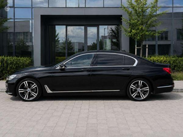 Melns BMW 740 2017 Viļņa, ar dzinēja tilpumu 3.00 L un nobraukumu 188 tūkst. km par 19350 €, foto 6 vietnē AUTOMOTO.COM.LV