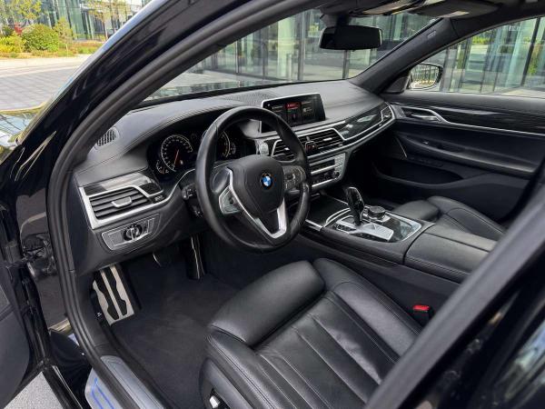 Melns BMW 740 2017 Viļņa, ar dzinēja tilpumu 3.00 L un nobraukumu 188 tūkst. km par 19350 €, foto 7 vietnē AUTOMOTO.COM.LV