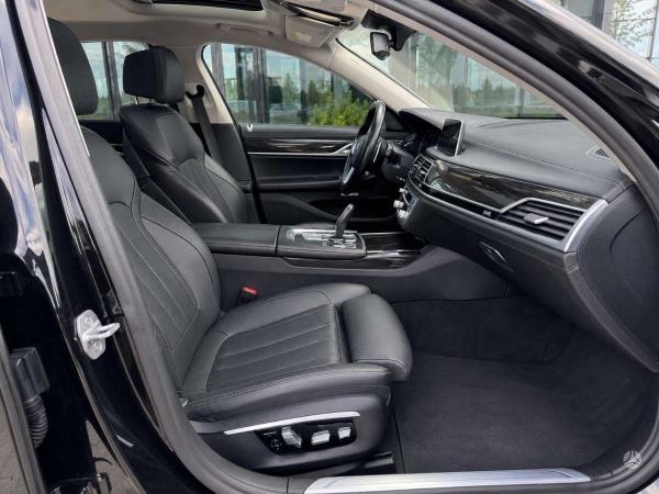 Melns BMW 740 2017 Viļņa, ar dzinēja tilpumu 3.00 L un nobraukumu 188 tūkst. km par 19350 €, foto 8 vietnē AUTOMOTO.COM.LV