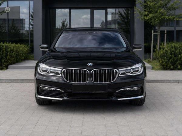 Black BMW 740 2017 in Vilnius, with an engine capacity of 3.00 L and mileage of 188 thousand km for 19350 €, photo 2 on AUTOMOTO.COM.LV