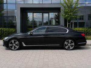 Black BMW 740 2017 in Vilnius, with an engine capacity of 3.00 L and mileage of 188 thousand km for 19350 €, photo 7 on AUTOMOTO.COM.LV