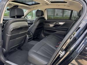 Black BMW 740 2017 in Vilnius, with an engine capacity of 3.00 L and mileage of 188 thousand km for 19350 €, photo 12 on AUTOMOTO.COM.LV
