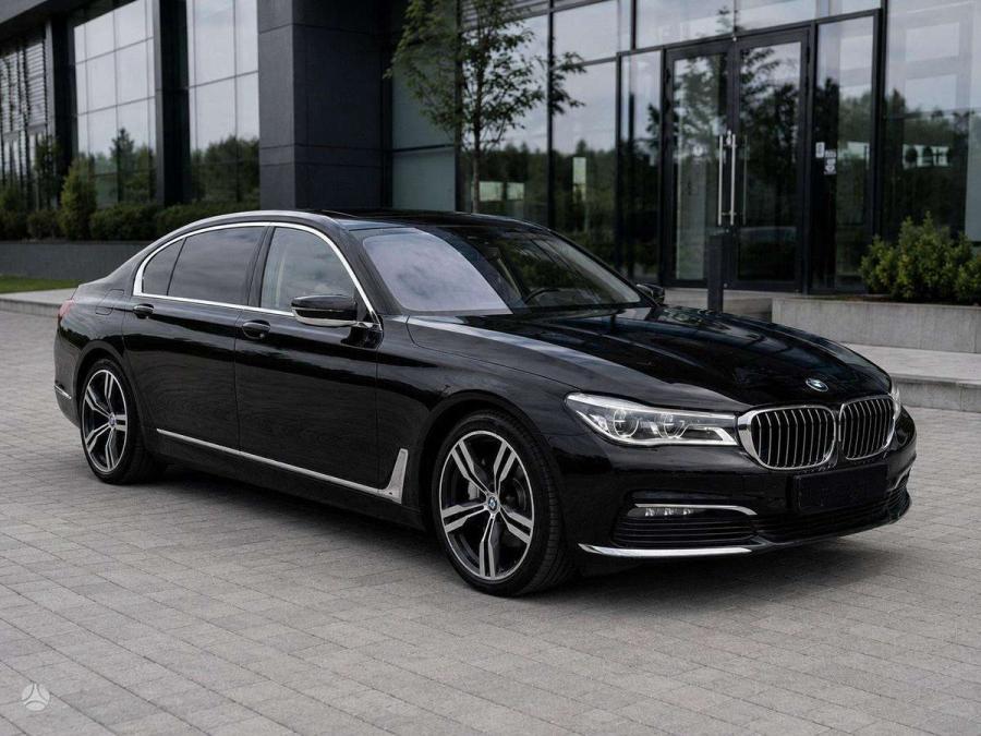Black BMW 740 2017 in Vilnius, with an engine capacity of 3.00 L and mileage of 188 thousand km for 18950 €, photo 1 on AUTOMOTO.COM.LV