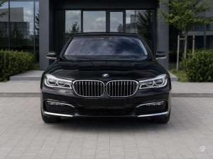 Black BMW 740 2017 in Vilnius, with an engine capacity of 3.00 L and mileage of 188 thousand km for 18950 €, photo 3 on AUTOMOTO.COM.LV